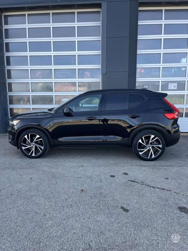 Melns Volvo XC40 2021 Panevēža, ar dzinēja tilpumu 1.97 L un nobraukumu 56 tūkst. km par 23990 €, foto 8 vietnē AUTOMOTO.COM.LV