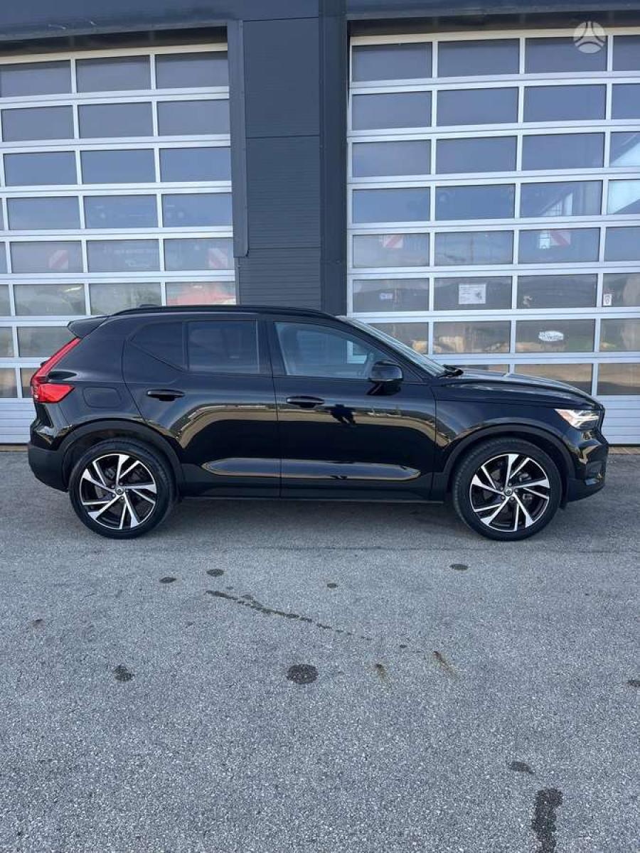 Melns Volvo XC40 2021 Panevēža, ar dzinēja tilpumu 1.97 L un nobraukumu 56 tūkst. km par 23990 €, foto 9 vietnē AUTOMOTO.COM.LV