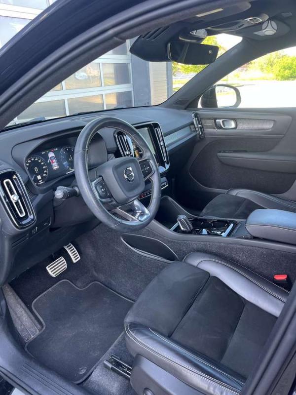 Melns Volvo XC40 2021 Panevēža, ar dzinēja tilpumu 1.97 L un nobraukumu 56 tūkst. km par 23990 €, foto 10 vietnē AUTOMOTO.COM.LV