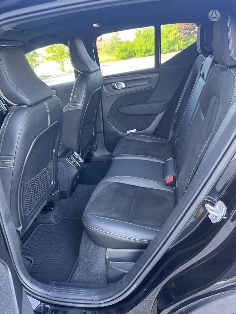 Melns Volvo XC40 2021 Panevēža, ar dzinēja tilpumu 1.97 L un nobraukumu 56 tūkst. km par 23990 €, foto 15 vietnē AUTOMOTO.COM.LV
