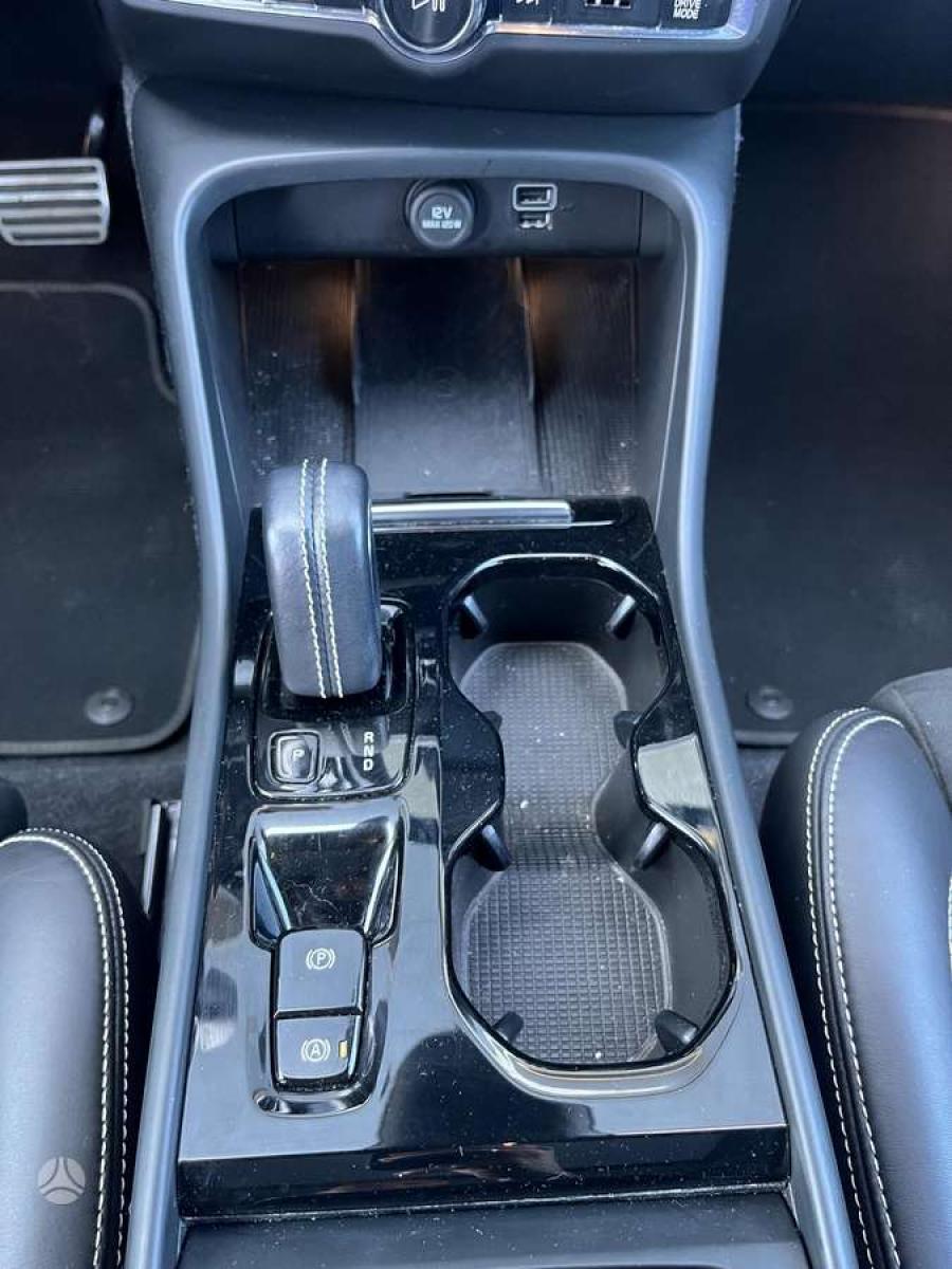 Melns Volvo XC40 2021 Panevēža, ar dzinēja tilpumu 1.97 L un nobraukumu 56 tūkst. km par 23990 €, foto 18 vietnē AUTOMOTO.COM.LV