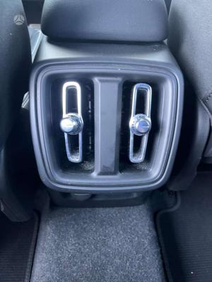 Melns Volvo XC40 2021 Panevēža, ar dzinēja tilpumu 1.97 L un nobraukumu 56 tūkst. km par 23990 €, foto 21 vietnē AUTOMOTO.COM.LV