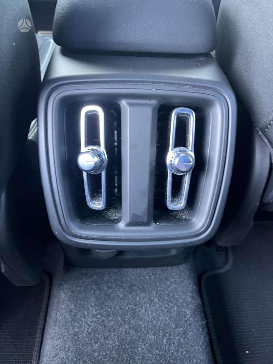 Melns Volvo XC40 2021 Panevēža, ar dzinēja tilpumu 1.97 L un nobraukumu 56 tūkst. km par 23990 €, foto 21 vietnē AUTOMOTO.COM.LV