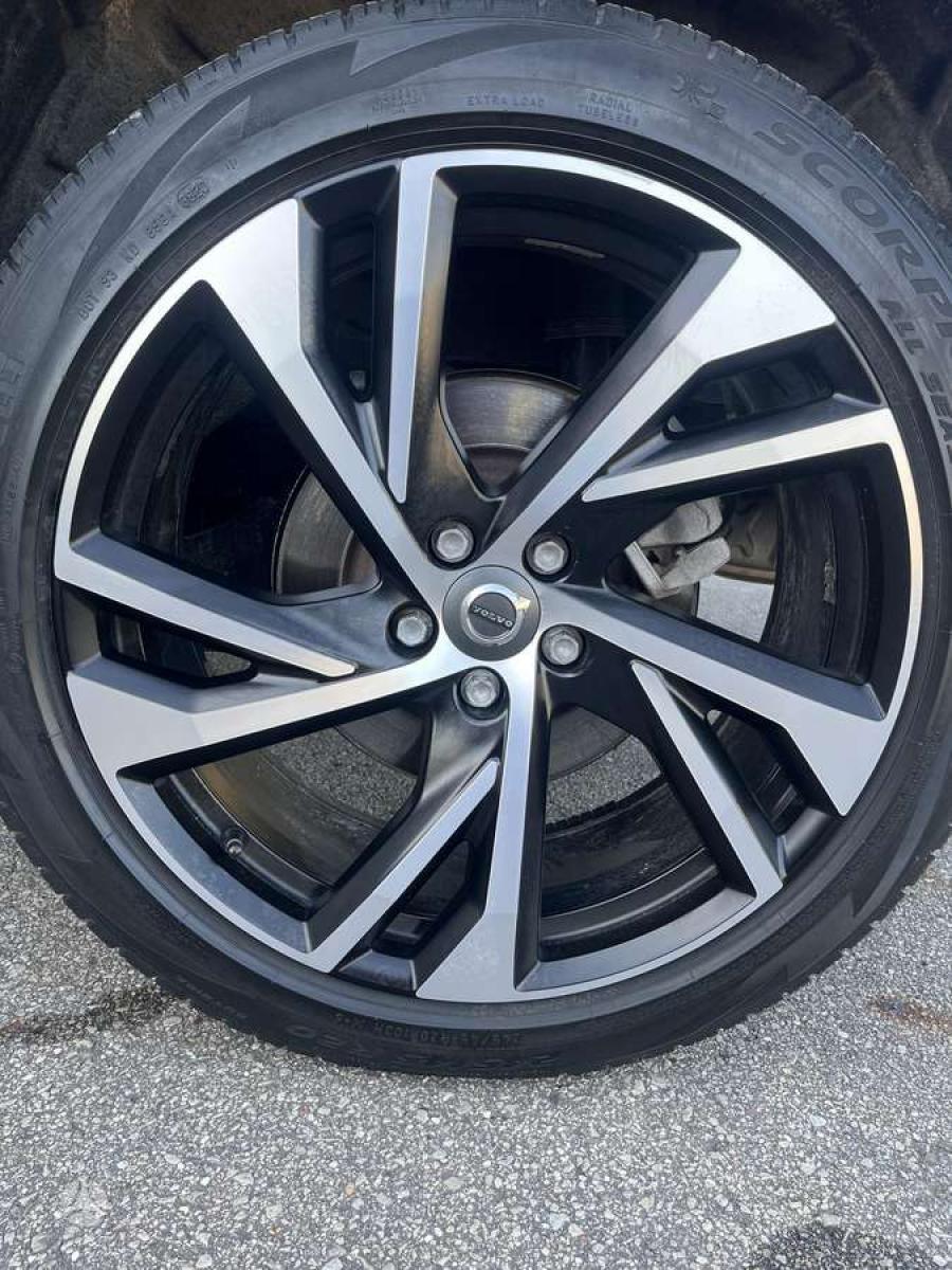Melns Volvo XC40 2021 Panevēža, ar dzinēja tilpumu 1.97 L un nobraukumu 56 tūkst. km par 23990 €, foto 31 vietnē AUTOMOTO.COM.LV