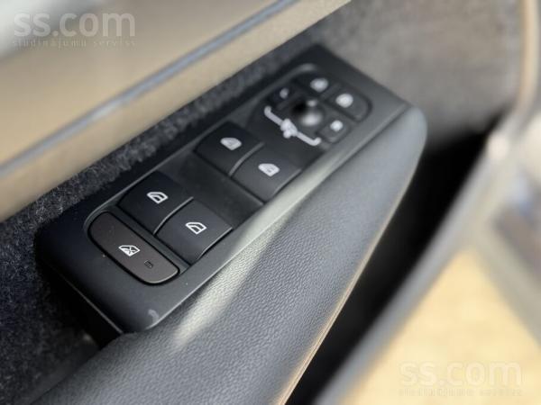 Melns Volvo XC40 2021 Rīga, ar dzinēja tilpumu 2.00 L un nobraukumu 213 tūkst. km par 19500 €, foto 10 vietnē AUTOMOTO.COM.LV