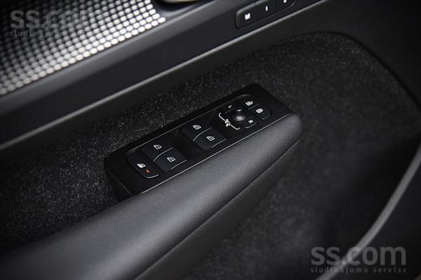 Melns Volvo XC40 2021 Tukums, ar dzinēja tilpumu 1.50 L un nobraukumu 109 tūkst. km par 21490 €, foto 10 vietnē AUTOMOTO.COM.LV