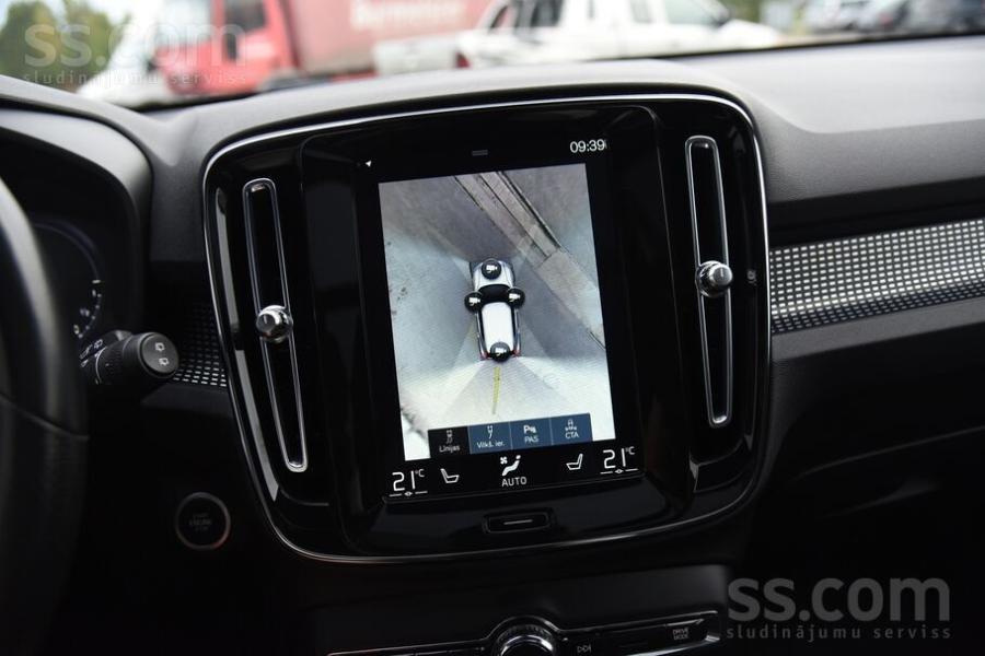 Black Volvo XC40 2021 in Tukums, with an engine capacity of 1.50 L and mileage of 109 thousand km for 21490 €, photo 12 on AUTOMOTO.COM.LV