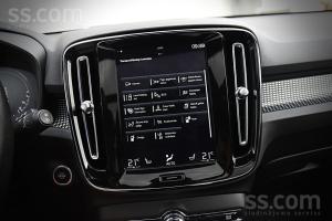 Black Volvo XC40 2021 in Tukums, with an engine capacity of 1.50 L and mileage of 109 thousand km for 21490 €, photo 14 on AUTOMOTO.COM.LV