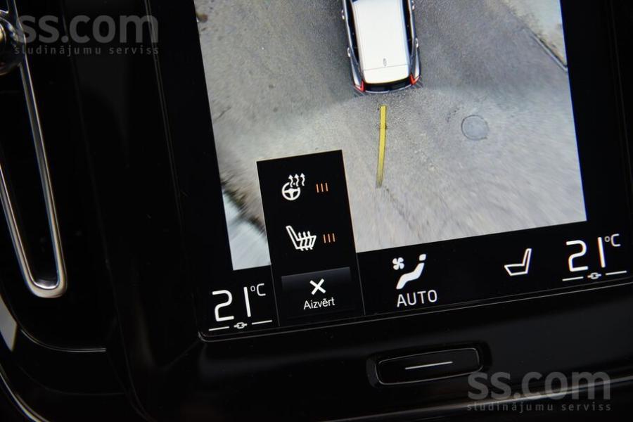 Black Volvo XC40 2021 in Tukums, with an engine capacity of 1.50 L and mileage of 109 thousand km for 21490 €, photo 15 on AUTOMOTO.COM.LV