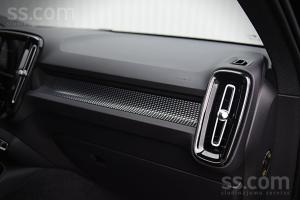 Black Volvo XC40 2021 in Tukums, with an engine capacity of 1.50 L and mileage of 109 thousand km for 21490 €, photo 17 on AUTOMOTO.COM.LV