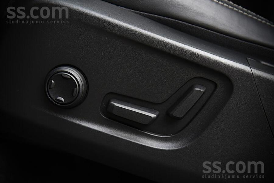 Black Volvo XC40 2021 in Tukums, with an engine capacity of 1.50 L and mileage of 109 thousand km for 21490 €, photo 19 on AUTOMOTO.COM.LV