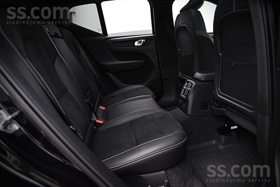 Black Volvo XC40 2021 in Tukums, with an engine capacity of 1.50 L and mileage of 109 thousand km for 21490 €, photo 20 on AUTOMOTO.COM.LV