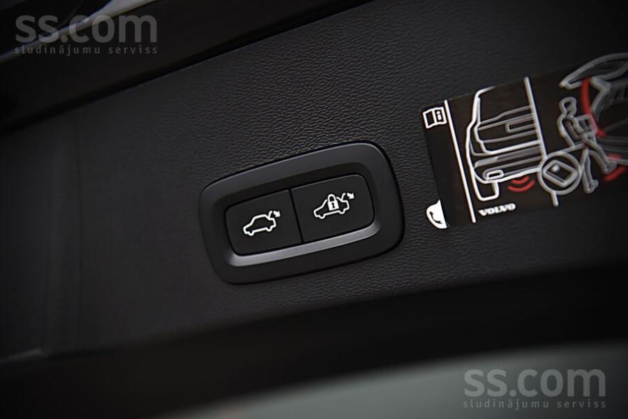 Black Volvo XC40 2021 in Tukums, with an engine capacity of 1.50 L and mileage of 109 thousand km for 21490 €, photo 23 on AUTOMOTO.COM.LV