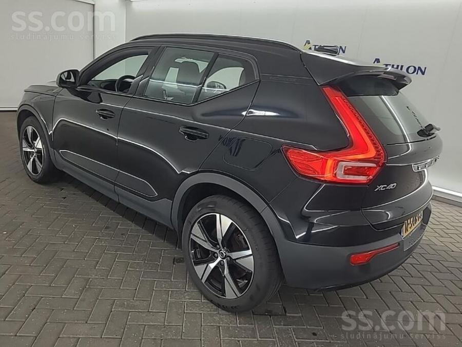 Черный Вольво XC40 2021 в Огре, объемом двигателя 2.00 л и пробегом 146 тыс. км за 24470 €, фото 5 на AUTOMOTO.COM.LV