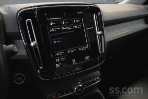 Melns Volvo XC40 2021 Jelgava, ar dzinēja tilpumu 1.50 L un nobraukumu 192 tūkst. km par 19500 €, foto 20 vietnē AUTOMOTO.COM.LV