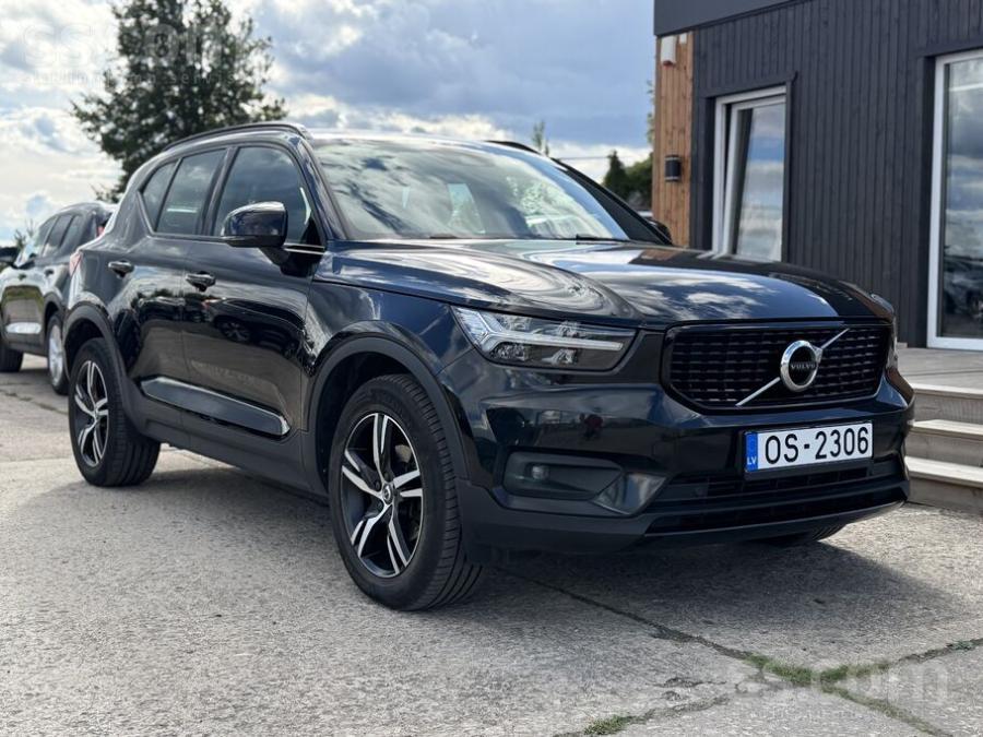 Черный Вольво XC40 2021 в Рига, объемом двигателя 2.00 л и пробегом 214 тыс. км за 19500 €, фото 1 на AUTOMOTO.COM.LV