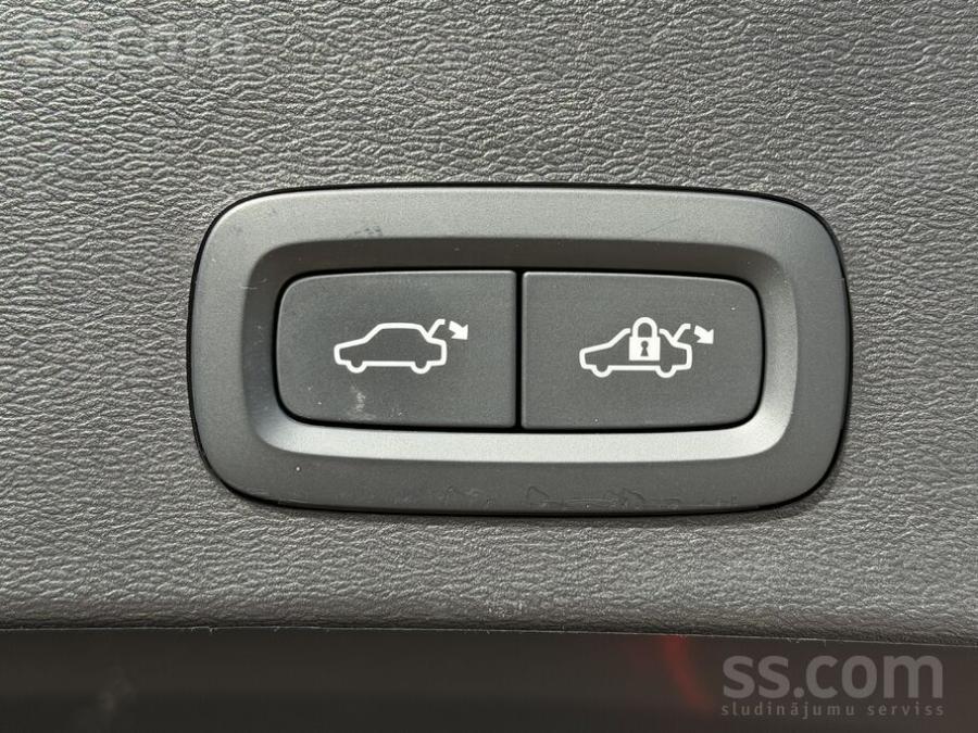 Черный Вольво XC40 2021 в Рига, объемом двигателя 2.00 л и пробегом 214 тыс. км за 19500 €, фото 20 на AUTOMOTO.COM.LV