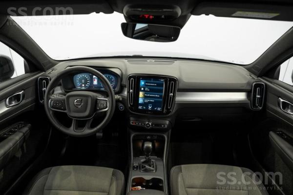 Black Volvo XC40 2021 in Riga, with an engine capacity of 1.50 L and mileage of 173 thousand km for 17900 €, photo 6 on AUTOMOTO.COM.LV