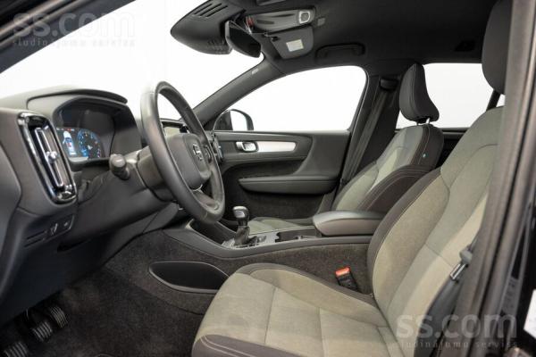 Black Volvo XC40 2021 in Riga, with an engine capacity of 1.50 L and mileage of 173 thousand km for 17900 €, photo 7 on AUTOMOTO.COM.LV