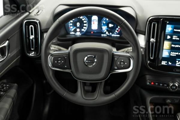 Black Volvo XC40 2021 in Riga, with an engine capacity of 1.50 L and mileage of 173 thousand km for 17900 €, photo 9 on AUTOMOTO.COM.LV