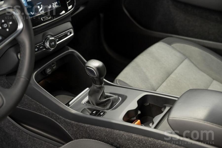 Melns Volvo XC40 2021 Rīga, ar dzinēja tilpumu 1.50 L un nobraukumu 173 tūkst. km par 17900 €, foto 13 vietnē AUTOMOTO.COM.LV