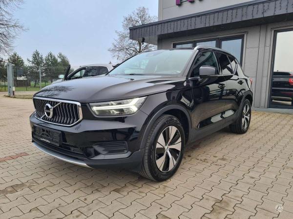 Black Volvo XC40 2022 in Siauliai, with an engine capacity of 1.48 L and mileage of 158 thousand km for 20873 €, photo 2 on AUTOMOTO.COM.LV