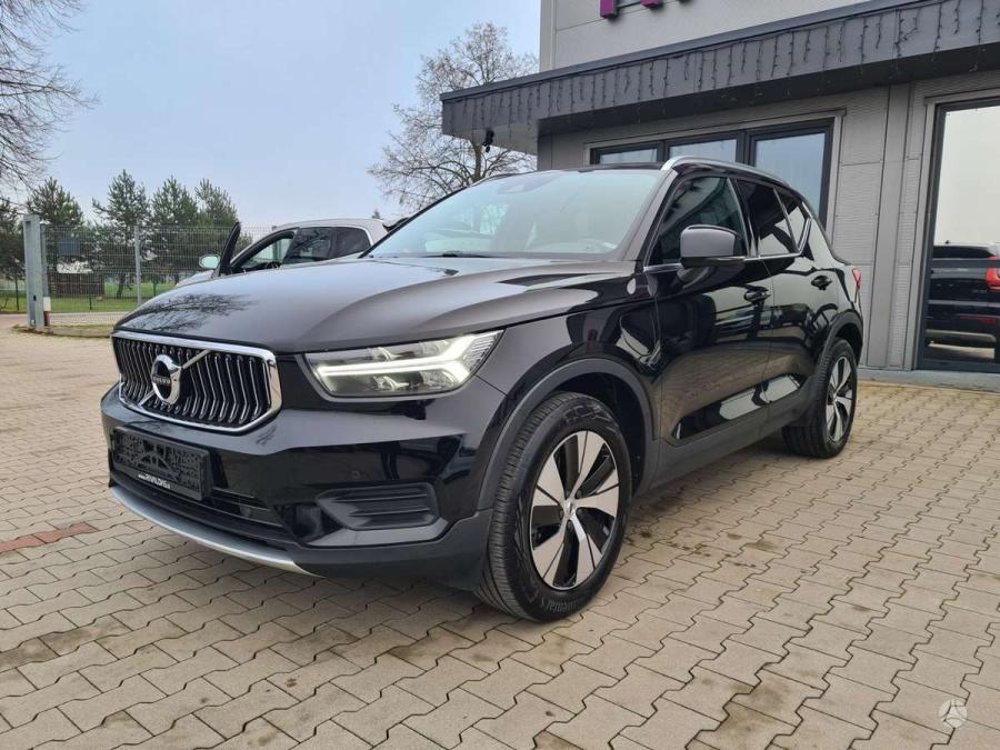 Melns Volvo XC40 2022 Šauļi, ar dzinēja tilpumu 1.48 L un nobraukumu 158 tūkst. km par 20873 €, foto 2 vietnē AUTOMOTO.COM.LV
