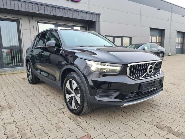 Black Volvo XC40 2022 in Siauliai, with an engine capacity of 1.48 L and mileage of 158 thousand km for 20873 €, photo 3 on AUTOMOTO.COM.LV