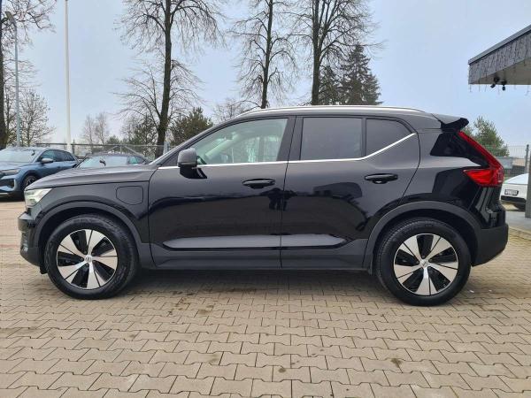 Black Volvo XC40 2022 in Siauliai, with an engine capacity of 1.48 L and mileage of 158 thousand km for 20873 €, photo 4 on AUTOMOTO.COM.LV