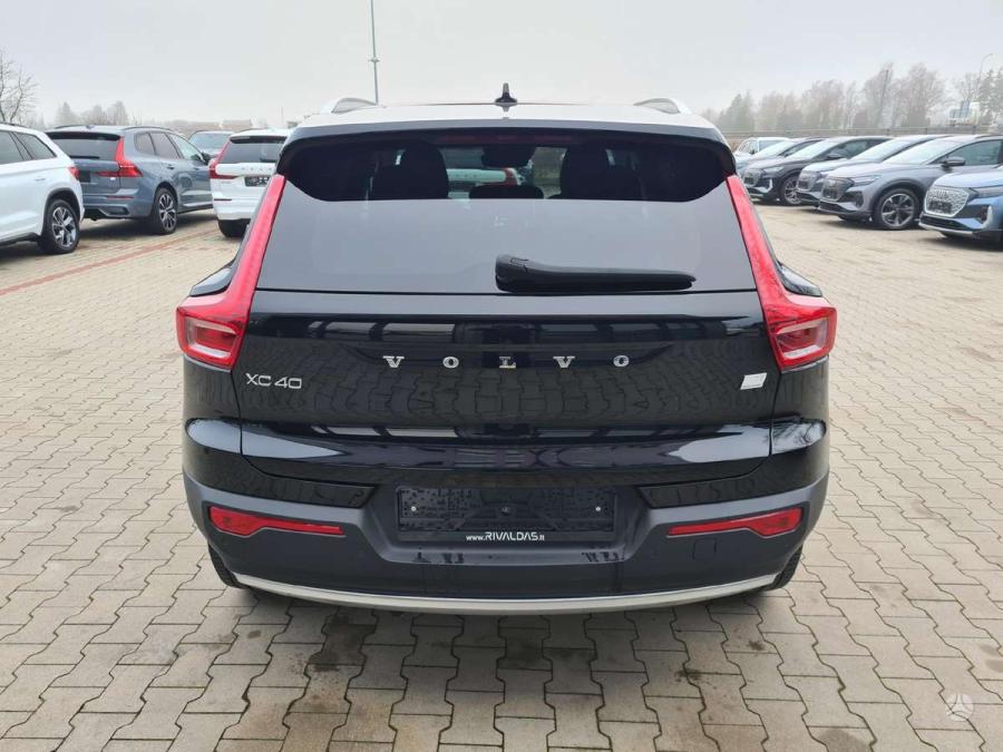 Melns Volvo XC40 2022 Šauļi, ar dzinēja tilpumu 1.48 L un nobraukumu 158 tūkst. km par 20873 €, foto 7 vietnē AUTOMOTO.COM.LV