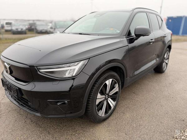 Black Volvo XC40 2022 in Siauliai, with an engine capacity of 0.00 L and mileage of 34 thousand km for 22600 €, photo 1 on AUTOMOTO.COM.LV