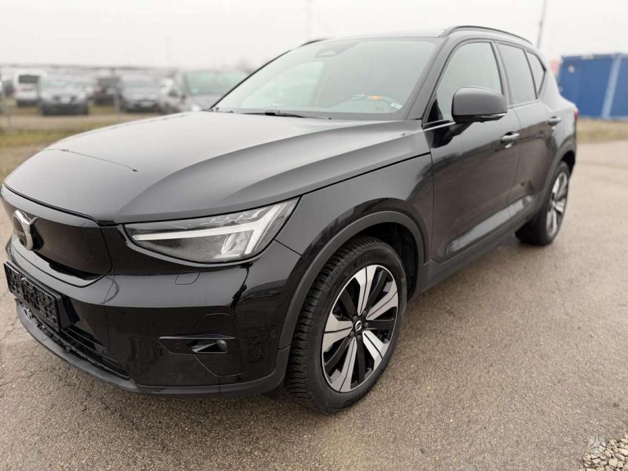 Black Volvo XC40 2022 in Siauliai, with an engine capacity of 0.00 L and mileage of 34 thousand km for 22600 €, photo 1 on AUTOMOTO.COM.LV