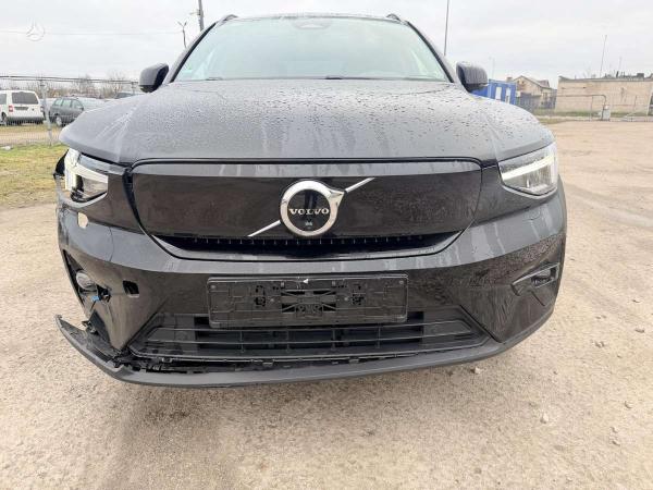 Black Volvo XC40 2022 in Siauliai, with an engine capacity of 0.00 L and mileage of 34 thousand km for 22600 €, photo 3 on AUTOMOTO.COM.LV