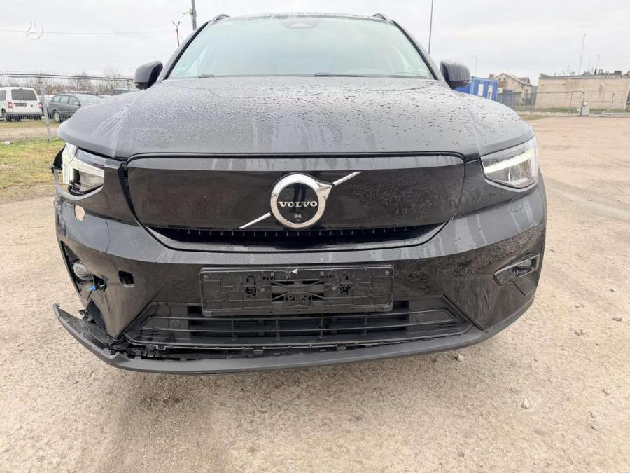 Black Volvo XC40 2022 in Siauliai, with an engine capacity of 0.00 L and mileage of 34 thousand km for 22600 €, photo 3 on AUTOMOTO.COM.LV