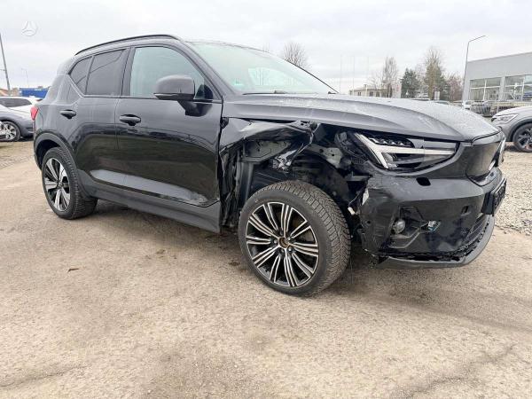 Black Volvo XC40 2022 in Siauliai, with an engine capacity of 0.00 L and mileage of 34 thousand km for 22600 €, photo 5 on AUTOMOTO.COM.LV