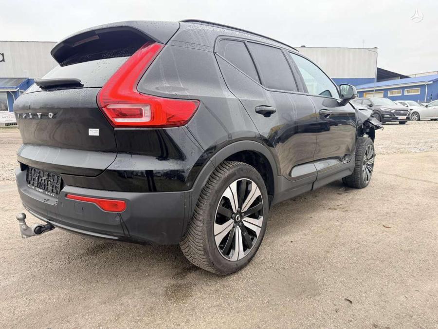 Black Volvo XC40 2022 in Siauliai, with an engine capacity of 0.00 L and mileage of 34 thousand km for 22600 €, photo 6 on AUTOMOTO.COM.LV