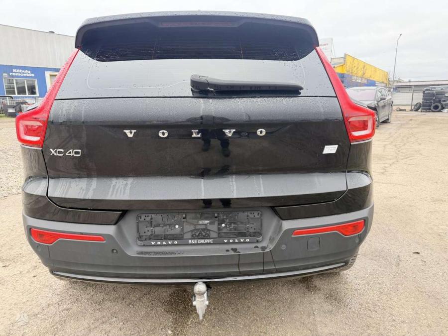 Black Volvo XC40 2022 in Siauliai, with an engine capacity of 0.00 L and mileage of 34 thousand km for 22600 €, photo 7 on AUTOMOTO.COM.LV