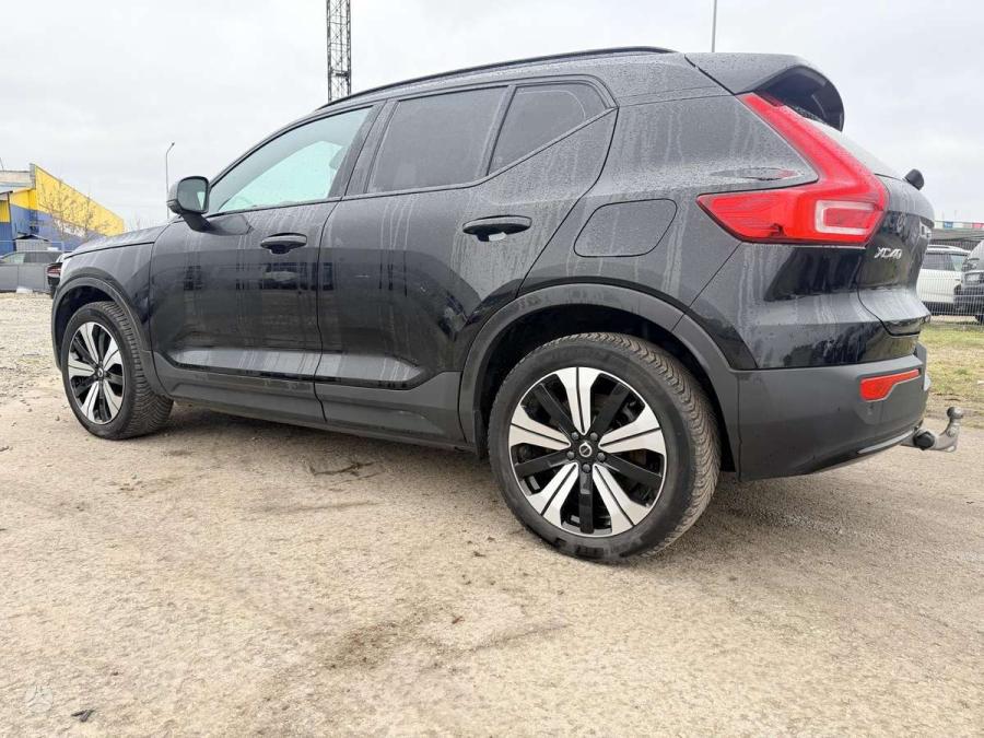 Black Volvo XC40 2022 in Siauliai, with an engine capacity of 0.00 L and mileage of 34 thousand km for 22600 €, photo 8 on AUTOMOTO.COM.LV