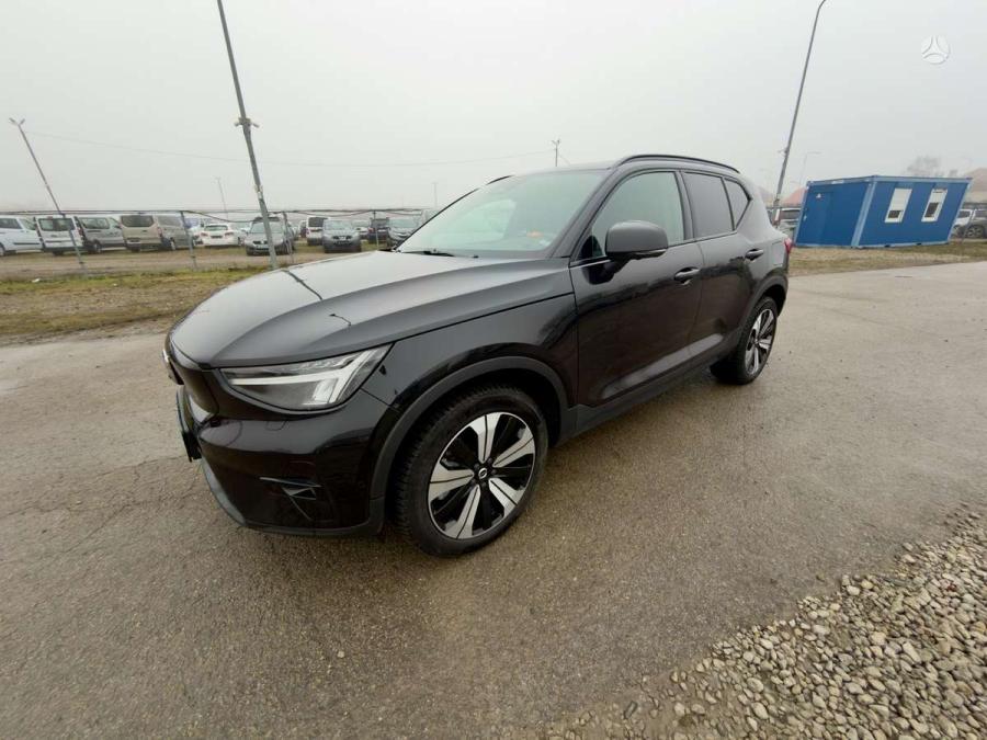 Black Volvo XC40 2022 in Siauliai, with an engine capacity of 0.00 L and mileage of 34 thousand km for 22600 €, photo 9 on AUTOMOTO.COM.LV