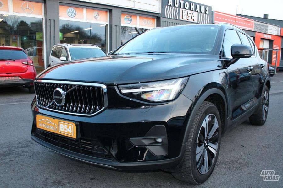 Black Volvo XC40 2022 in Kaunas, with an engine capacity of 1.50 L and mileage of 33 thousand km for 32047 €, photo 1 on AUTOMOTO.COM.LV