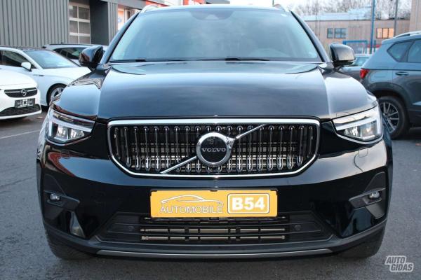 Black Volvo XC40 2022 in Kaunas, with an engine capacity of 1.50 L and mileage of 33 thousand km for 32047 €, photo 2 on AUTOMOTO.COM.LV