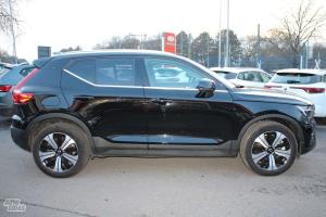 Black Volvo XC40 2022 in Kaunas, with an engine capacity of 1.50 L and mileage of 33 thousand km for 32047 €, photo 4 on AUTOMOTO.COM.LV