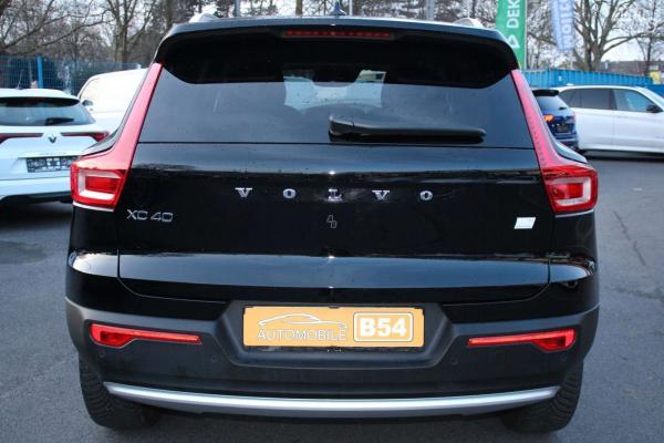 Black Volvo XC40 2022 in Kaunas, with an engine capacity of 1.50 L and mileage of 33 thousand km for 32047 €, photo 6 on AUTOMOTO.COM.LV