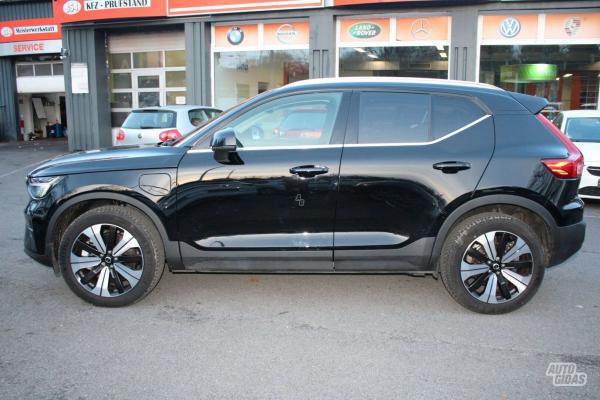 Black Volvo XC40 2022 in Kaunas, with an engine capacity of 1.50 L and mileage of 33 thousand km for 32047 €, photo 8 on AUTOMOTO.COM.LV