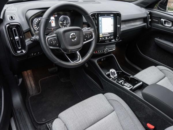 Black Volvo XC40 2022 in Kaunas, with an engine capacity of 1.50 L and mileage of 56 thousand km for 31546 €, photo 5 on AUTOMOTO.COM.LV