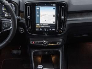 Black Volvo XC40 2022 in Kaunas, with an engine capacity of 1.50 L and mileage of 56 thousand km for 31546 €, photo 8 on AUTOMOTO.COM.LV