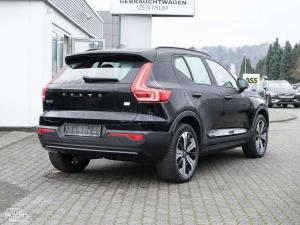 Black Volvo XC40 2022 in Kaunas, with an engine capacity of 0.00 L and mileage of 29 thousand km for 31557 €, photo 3 on AUTOMOTO.COM.LV