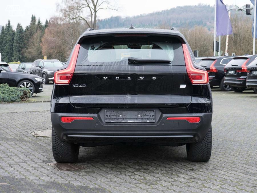 Black Volvo XC40 2022 in Kaunas, with an engine capacity of 0.00 L and mileage of 29 thousand km for 31557 €, photo 4 on AUTOMOTO.COM.LV