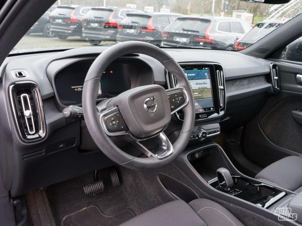 Black Volvo XC40 2022 in Kaunas, with an engine capacity of 0.00 L and mileage of 29 thousand km for 31557 €, photo 10 on AUTOMOTO.COM.LV