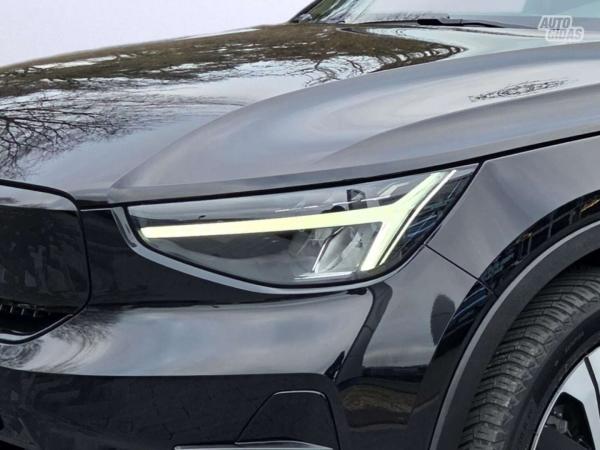 Black Volvo XC40 2022 in Kaunas, with an engine capacity of 0.00 L and mileage of 35 thousand km for 31660 €, photo 5 on AUTOMOTO.COM.LV